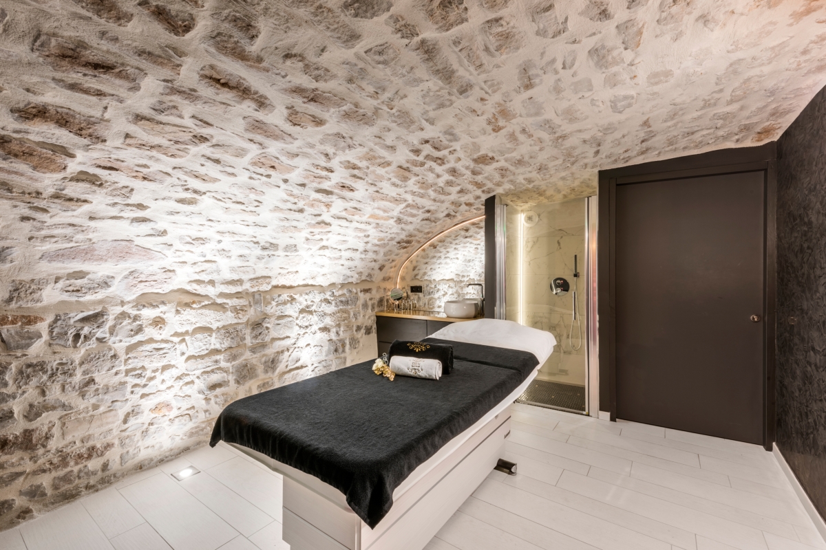 A SPA with a medieval atmosphere in an ancient crypt - Social Design ...
